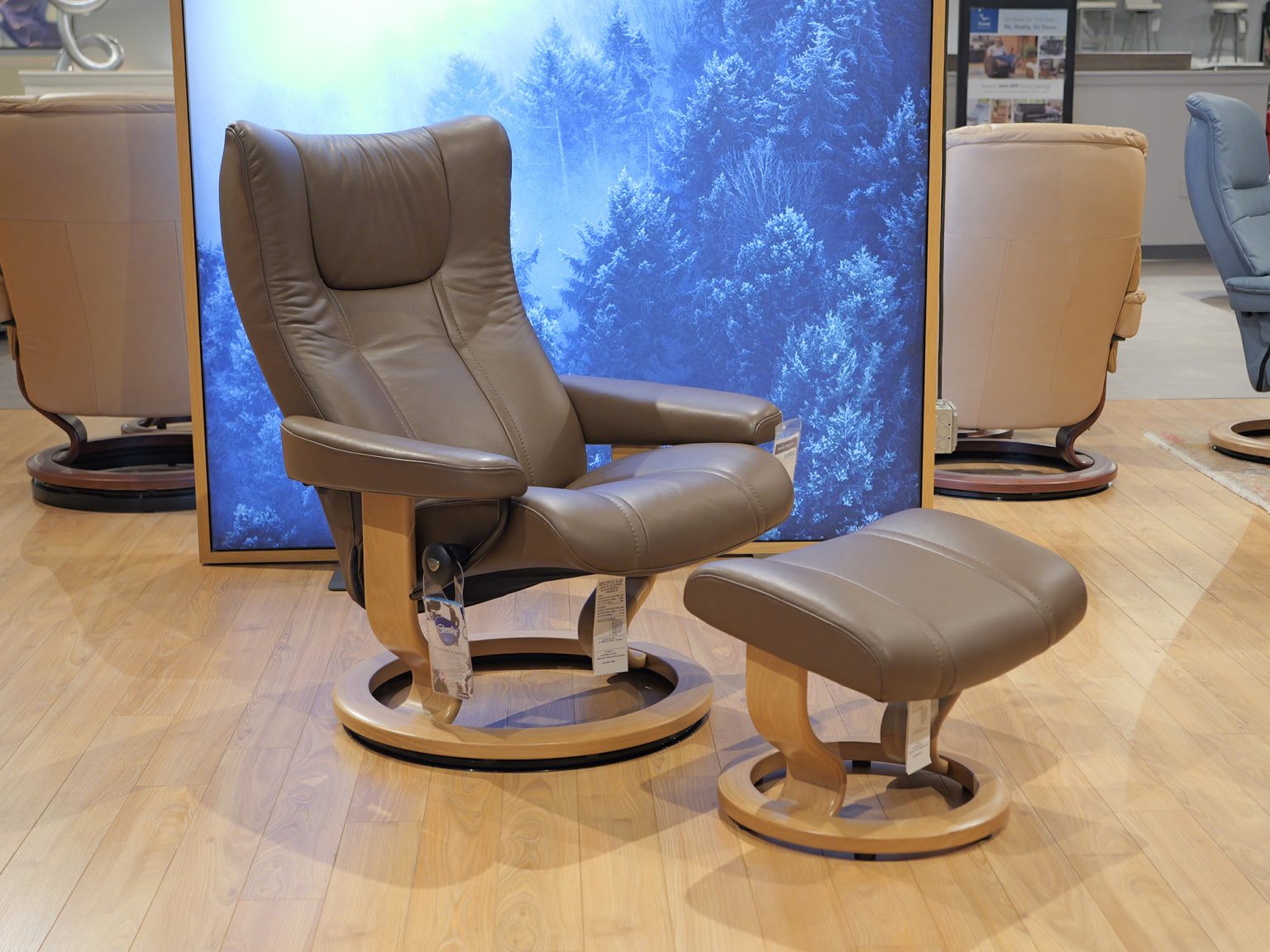 Stressless Wing Classic Medium Chestnut – Floor Sample – BOVA Furniture