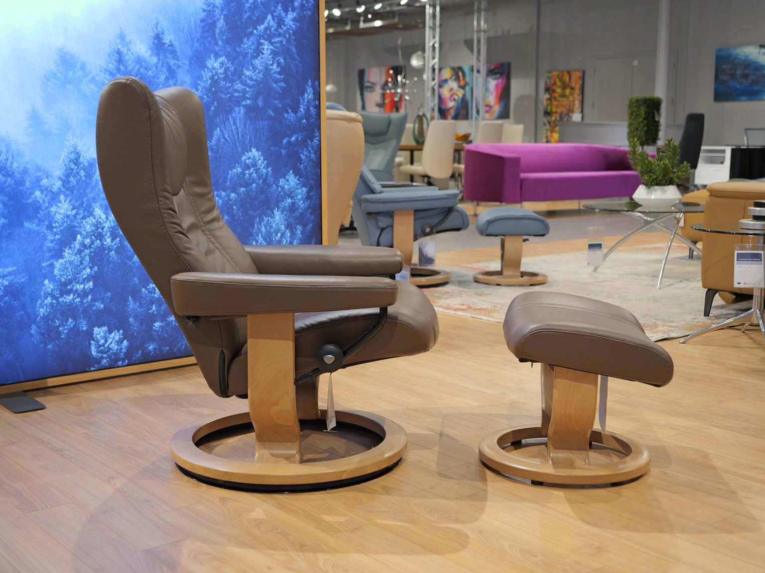 Stressless Wing Classic Small Chestnut – Floor Sample – BOVA Furniture